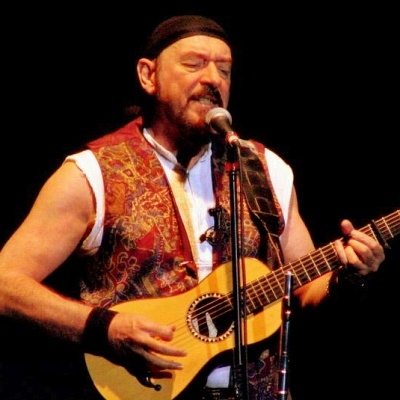 Ian Anderson to visit Jethro Tull – reviewmelv